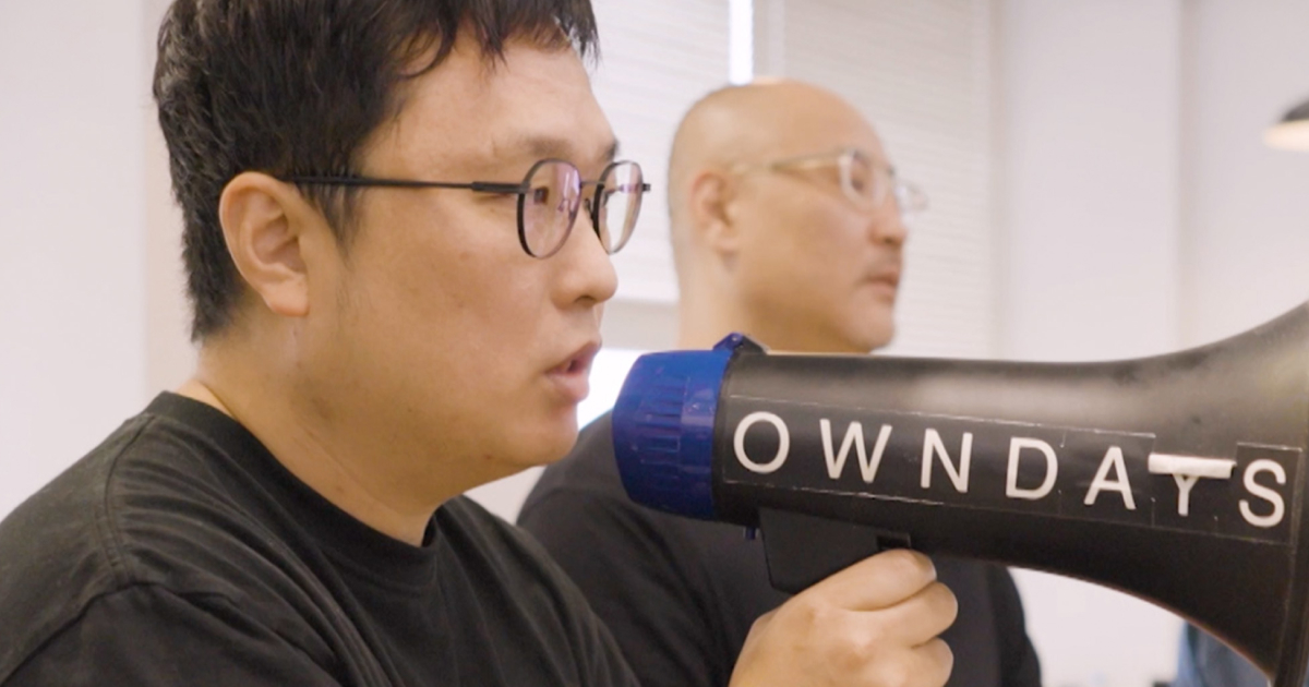 Special Interview 日常に遠近両用メガネを！：file no.04 代表取締役社長 海山丈司さん｜FIND! OWNDAYSの「人」と「働き方」の”今”を届ける。